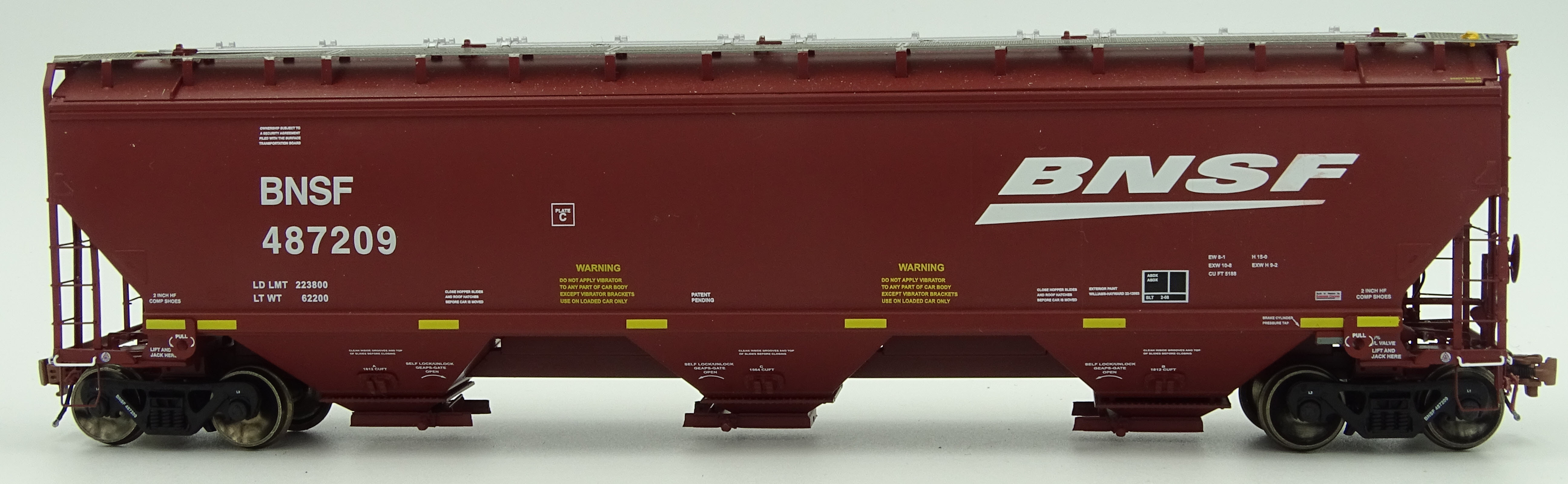 HOPPER_BNSF-487209 DARK RED – TrainTraxx