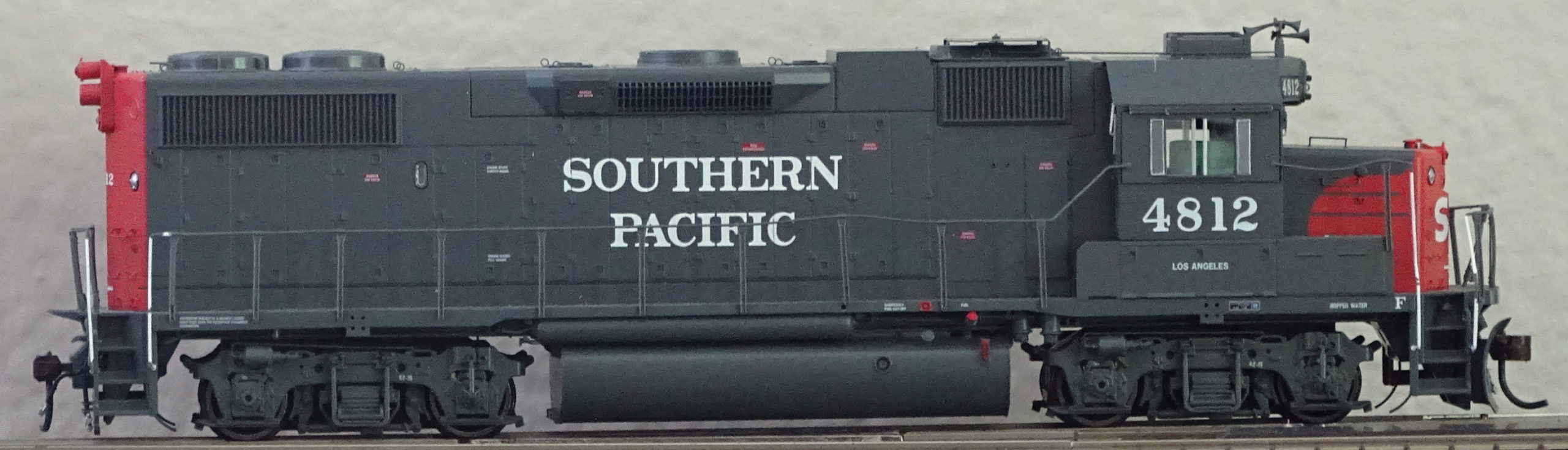 SP_4812_GP38-2 – TrainTraxx