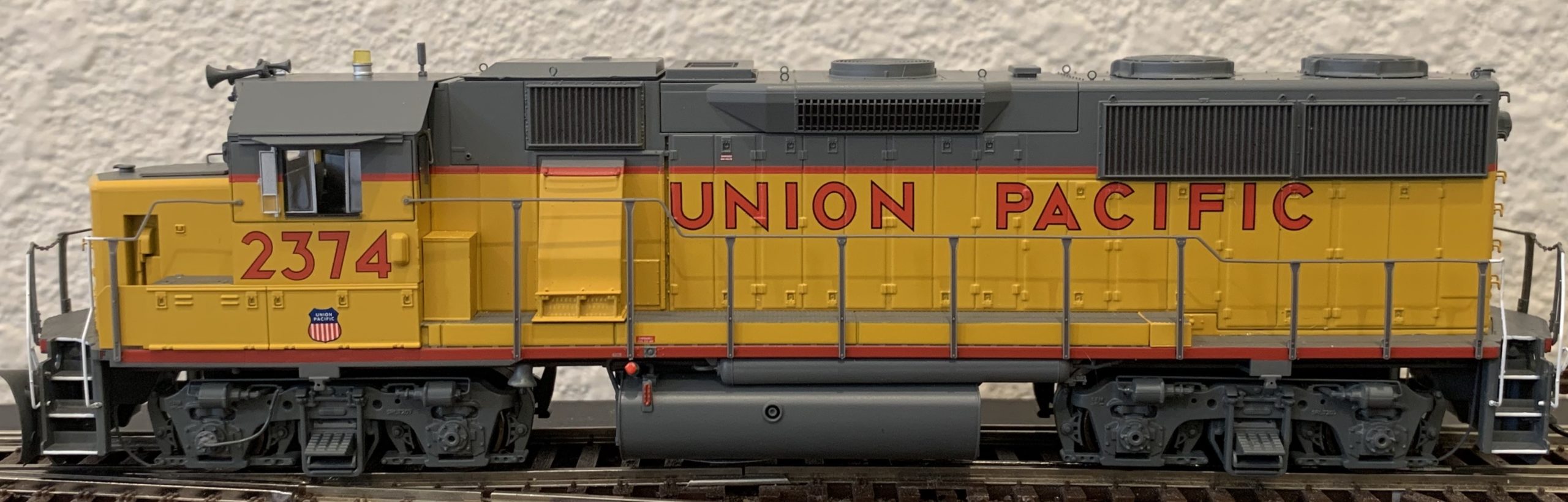 UP_GP39-2_2374 – TrainTraxx