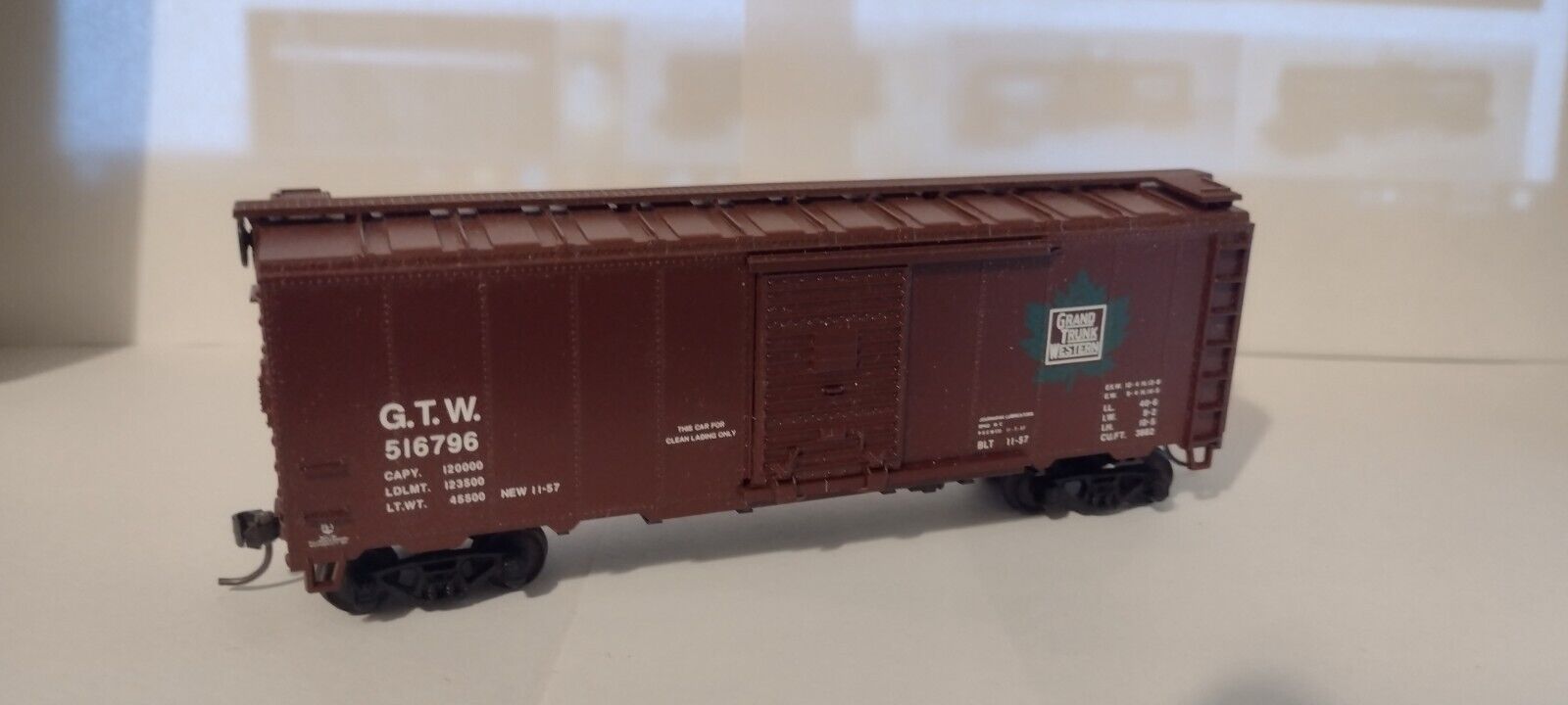 GTW-516796-40-Boxcar – TrainTraxx